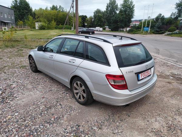 Pelēks Mercedes-Benz C 200 2008 Viļņa, ar dzinēja tilpumu 2.15 L un nobraukumu 436 tūkst. km par 1400 €, foto 2 vietnē AUTOMOTO.COM.LV