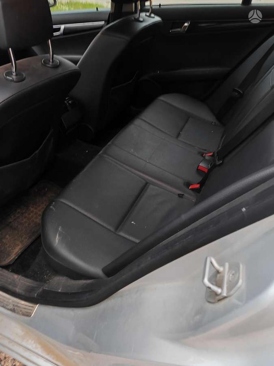 Pelēks Mercedes-Benz C 200 2008 Viļņa, ar dzinēja tilpumu 2.15 L un nobraukumu 436 tūkst. km par 1400 €, foto 6 vietnē AUTOMOTO.COM.LV