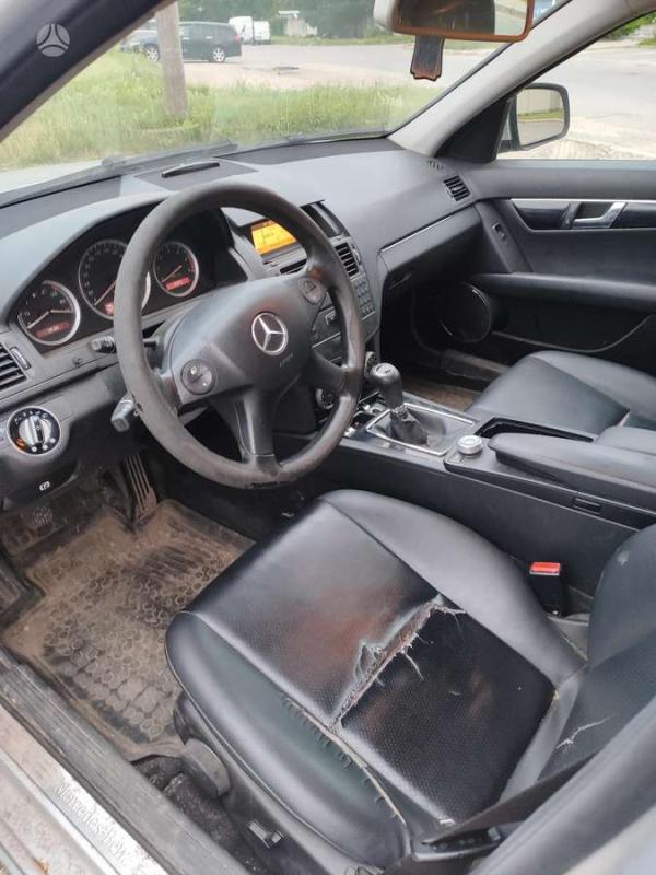 Pelēks Mercedes-Benz C 200 2008 Viļņa, ar dzinēja tilpumu 2.15 L un nobraukumu 436 tūkst. km par 1400 €, foto 7 vietnē AUTOMOTO.COM.LV