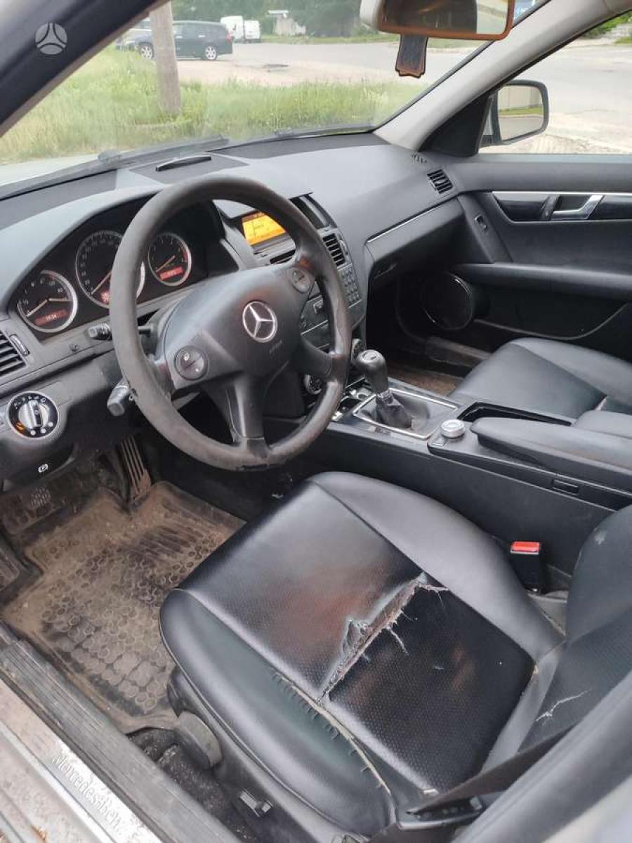 Pelēks Mercedes-Benz C 200 2008 Viļņa, ar dzinēja tilpumu 2.15 L un nobraukumu 436 tūkst. km par 1400 €, foto 8 vietnē AUTOMOTO.COM.LV