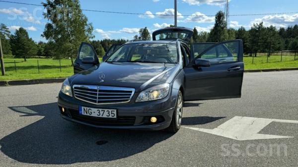 Grey Mercedes-Benz C 200 2008 in Riga, with an engine capacity of 1.80 L and mileage of 289 thousand km for 4650 €, photo 3 on AUTOMOTO.COM.LV