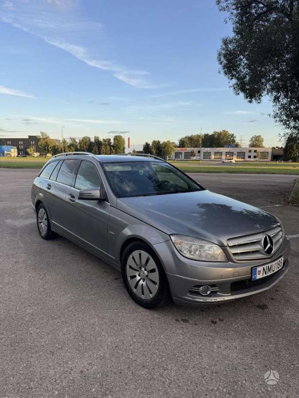 Pelēks Mercedes-Benz C 200 2008 Kauņa, ar dzinēja tilpumu 2.15 L un nobraukumu 180 tūkst. km par 3400 €, foto 1 vietnē AUTOMOTO.COM.LV