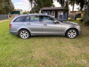 Pelēks Mercedes-Benz C 200 2008 Rīga, ar dzinēja tilpumu 2.20 L un nobraukumu 338 tūkst. km par 3600 €, foto 3 vietnē AUTOMOTO.COM.LV
