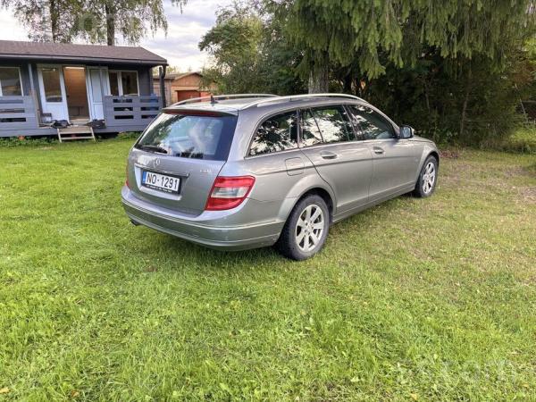 Pelēks Mercedes-Benz C 200 2008 Rīga, ar dzinēja tilpumu 2.20 L un nobraukumu 338 tūkst. km par 3600 €, foto 3 vietnē AUTOMOTO.COM.LV