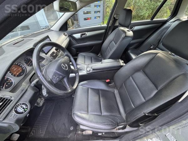Pelēks Mercedes-Benz C 200 2008 Rīga, ar dzinēja tilpumu 2.20 L un nobraukumu 338 tūkst. km par 3600 €, foto 8 vietnē AUTOMOTO.COM.LV