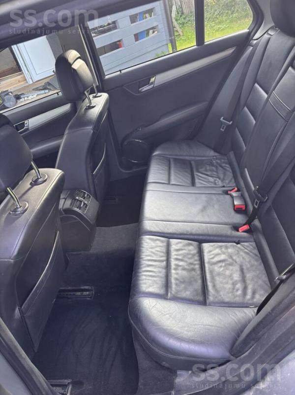 Pelēks Mercedes-Benz C 200 2008 Rīga, ar dzinēja tilpumu 2.20 L un nobraukumu 338 tūkst. km par 3600 €, foto 9 vietnē AUTOMOTO.COM.LV