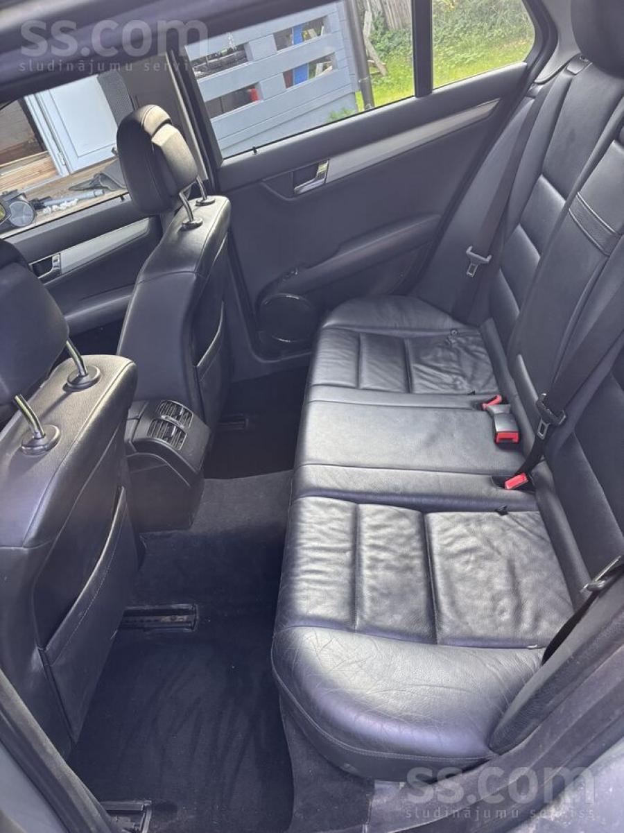 Pelēks Mercedes-Benz C 200 2008 Rīga, ar dzinēja tilpumu 2.20 L un nobraukumu 338 tūkst. km par 3600 €, foto 10 vietnē AUTOMOTO.COM.LV