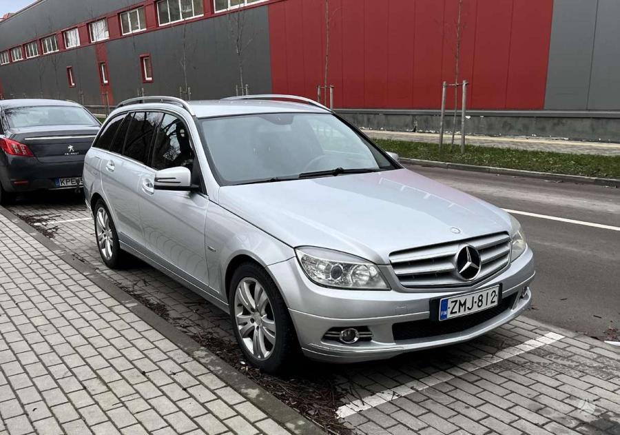 Grey Mercedes-Benz C 200 2008 in Silute, with an engine capacity of 2.15 L and mileage of 309 thousand km for 4250 €, photo 1 on AUTOMOTO.COM.LV