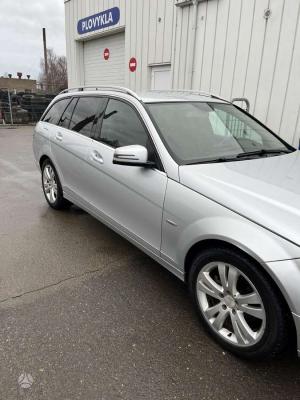 Grey Mercedes-Benz C 200 2008 in Silute, with an engine capacity of 2.15 L and mileage of 309 thousand km for 4250 €, photo 4 on AUTOMOTO.COM.LV