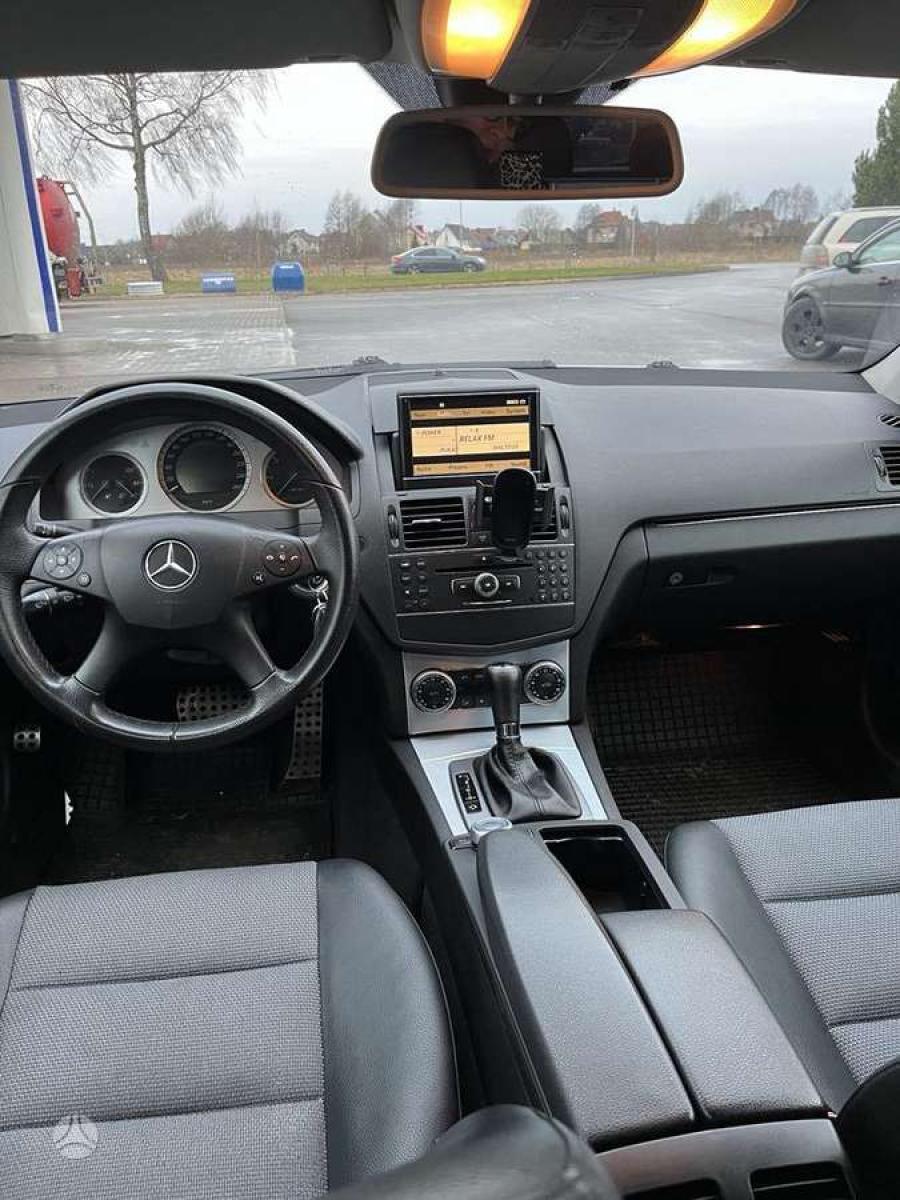 Grey Mercedes-Benz C 200 2008 in Silute, with an engine capacity of 2.15 L and mileage of 309 thousand km for 4250 €, photo 5 on AUTOMOTO.COM.LV