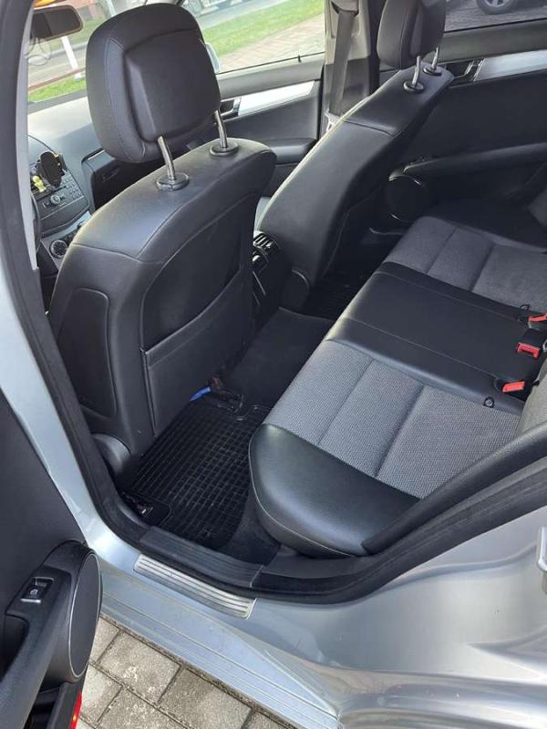 Grey Mercedes-Benz C 200 2008 in Silute, with an engine capacity of 2.15 L and mileage of 309 thousand km for 4250 €, photo 8 on AUTOMOTO.COM.LV
