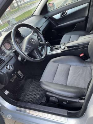 Grey Mercedes-Benz C 200 2008 in Silute, with an engine capacity of 2.15 L and mileage of 309 thousand km for 4250 €, photo 9 on AUTOMOTO.COM.LV