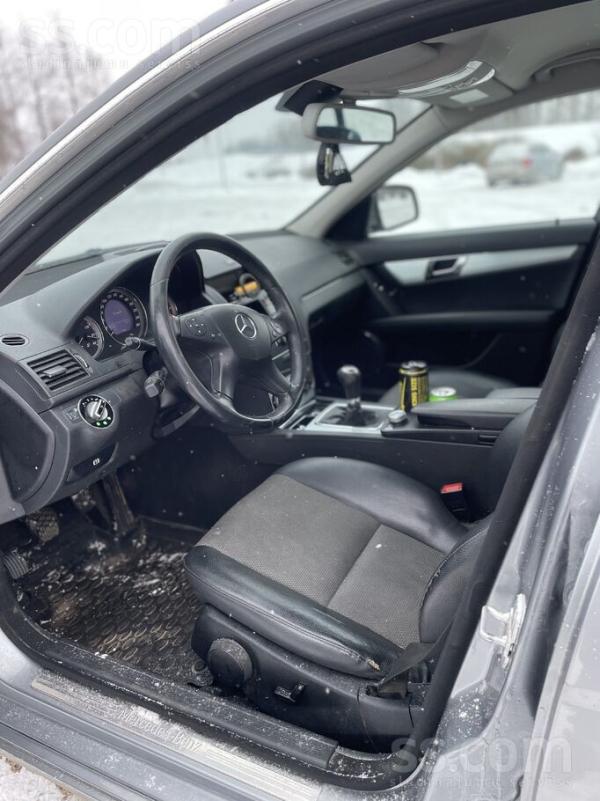 Pelēks Mercedes-Benz C 200 2008 Jēkabpils, ar dzinēja tilpumu 2.20 L un nobraukumu 401 tūkst. km par 2300 €, foto 8 vietnē AUTOMOTO.COM.LV