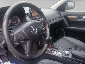 Pelēks Mercedes-Benz C 200 2008 Viļņa, ar dzinēja tilpumu 2.15 L un nobraukumu 327 tūkst. km par 4290 €, foto 9 vietnē AUTOMOTO.COM.LV
