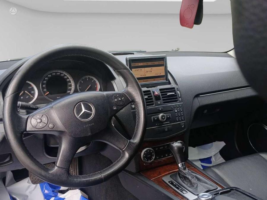 Pelēks Mercedes-Benz C 200 2008 Viļņa, ar dzinēja tilpumu 2.15 L un nobraukumu 327 tūkst. km par 4290 €, foto 10 vietnē AUTOMOTO.COM.LV