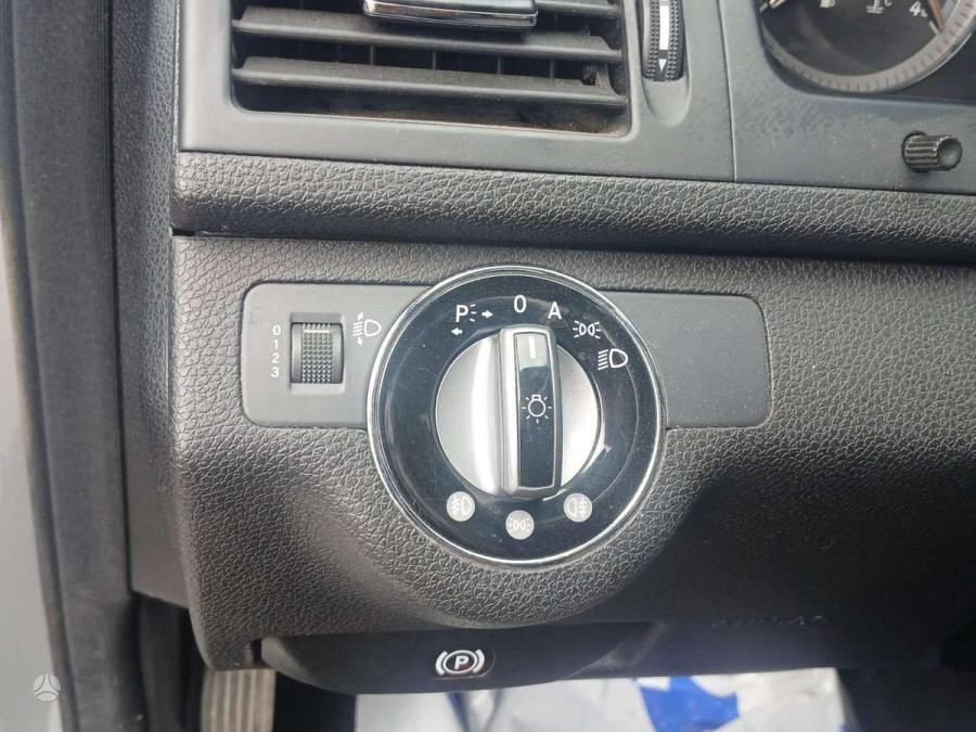 Pelēks Mercedes-Benz C 200 2008 Viļņa, ar dzinēja tilpumu 2.15 L un nobraukumu 327 tūkst. km par 4290 €, foto 12 vietnē AUTOMOTO.COM.LV