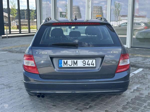 Pelēks Mercedes-Benz C 200 2008 Viļņa, ar dzinēja tilpumu 2.15 L un nobraukumu 386 tūkst. km par 2600 €, foto 5 vietnē AUTOMOTO.COM.LV