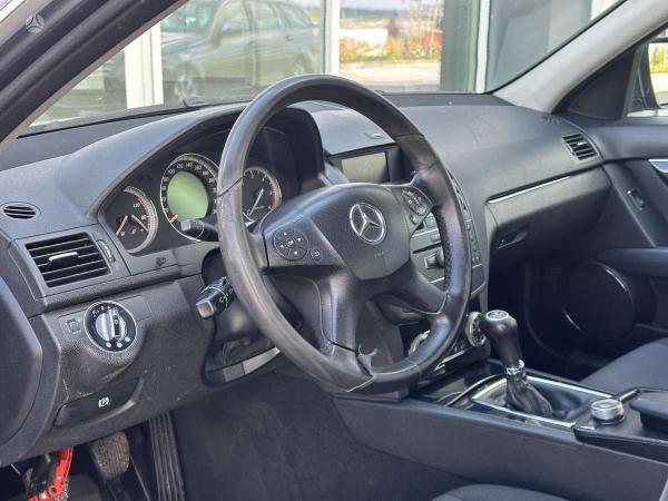 Pelēks Mercedes-Benz C 200 2008 Viļņa, ar dzinēja tilpumu 2.15 L un nobraukumu 386 tūkst. km par 2600 €, foto 8 vietnē AUTOMOTO.COM.LV