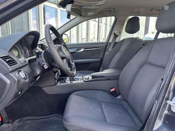 Pelēks Mercedes-Benz C 200 2008 Viļņa, ar dzinēja tilpumu 2.15 L un nobraukumu 386 tūkst. km par 2600 €, foto 9 vietnē AUTOMOTO.COM.LV