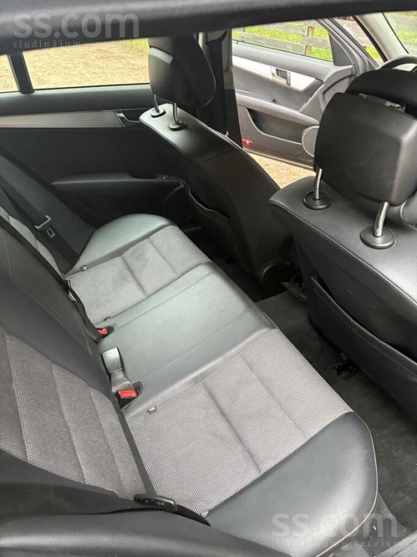 Pelēks Mercedes-Benz C 200 2008 Daugavpils, ar dzinēja tilpumu 2.20 L un nobraukumu 352 tūkst. km par 3500 €, foto 10 vietnē AUTOMOTO.COM.LV