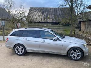 Pelēks Mercedes-Benz C 200 2009 Pakruojis, ar dzinēja tilpumu 2.20 L un nobraukumu 337 tūkst. km par 2000 €, foto 5 vietnē AUTOMOTO.COM.LV