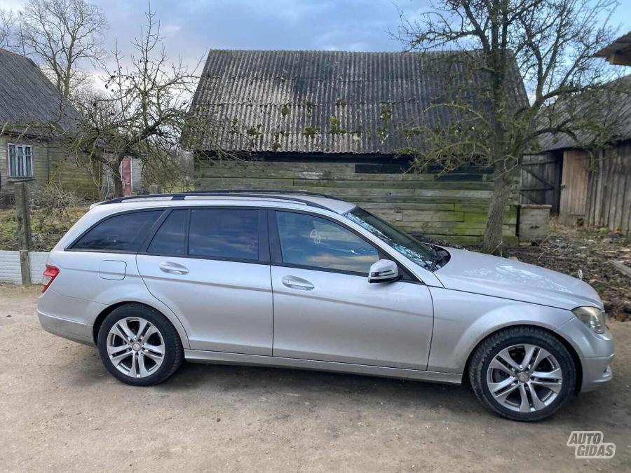 Pelēks Mercedes-Benz C 200 2009 Pakruojis, ar dzinēja tilpumu 2.20 L un nobraukumu 337 tūkst. km par 2000 €, foto 5 vietnē AUTOMOTO.COM.LV