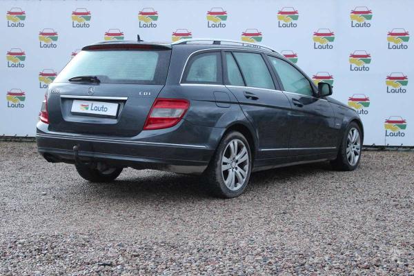 Grey Mercedes-Benz C 200 2009 in Vilnius, with an engine capacity of 2.10 L and mileage of 298 thousand km for 4990 €, photo 3 on AUTOMOTO.COM.LV