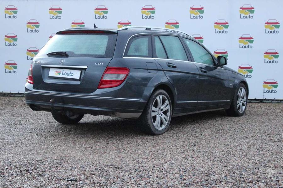 Grey Mercedes-Benz C 200 2009 in Vilnius, with an engine capacity of 2.10 L and mileage of 298 thousand km for 4990 €, photo 3 on AUTOMOTO.COM.LV