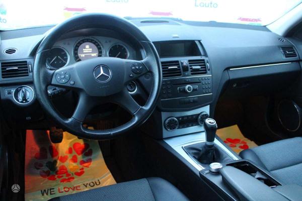 Grey Mercedes-Benz C 200 2009 in Vilnius, with an engine capacity of 2.10 L and mileage of 298 thousand km for 4990 €, photo 5 on AUTOMOTO.COM.LV