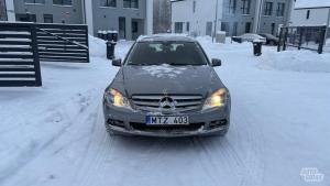 Pelēks Mercedes-Benz C 200 2009 Viļņa, ar dzinēja tilpumu 2.10 L un nobraukumu 338 tūkst. km par 4200 €, foto  vietnē AUTOMOTO.COM.LV