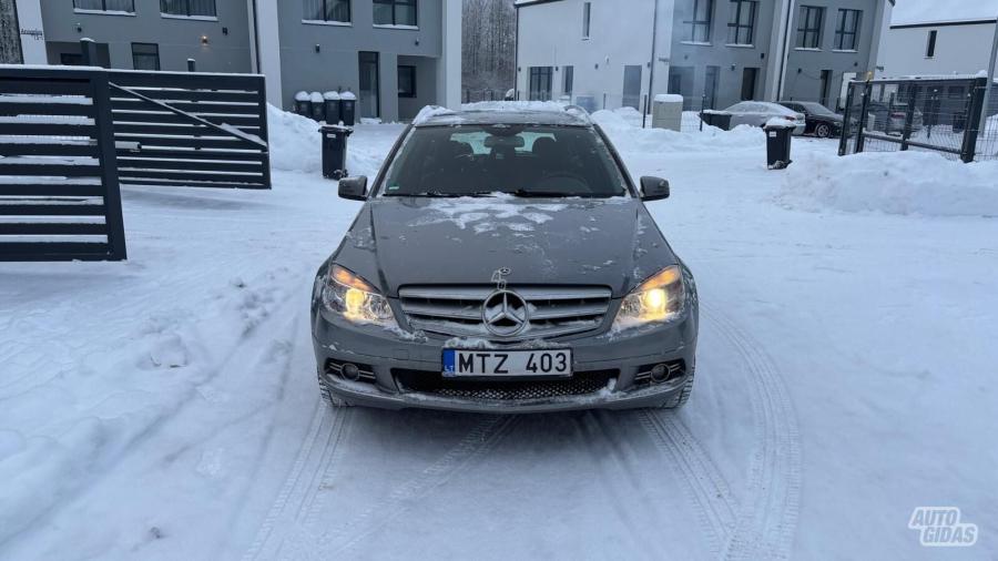 Pelēks Mercedes-Benz C 200 2009 Viļņa, ar dzinēja tilpumu 2.10 L un nobraukumu 338 tūkst. km par 4200 €, foto 1 vietnē AUTOMOTO.COM.LV