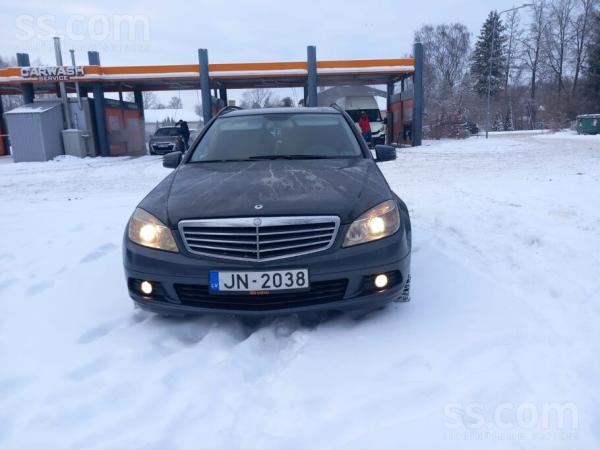 Grey Mercedes-Benz C 200 2009 in Jelgava, with an engine capacity of 2.20 L and mileage of 539 thousand km for 2950 €, photo 2 on AUTOMOTO.COM.LV