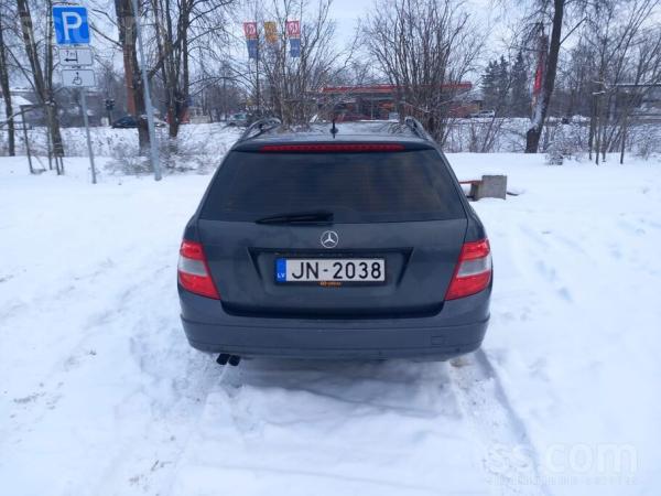 Grey Mercedes-Benz C 200 2009 in Jelgava, with an engine capacity of 2.20 L and mileage of 539 thousand km for 2950 €, photo 4 on AUTOMOTO.COM.LV