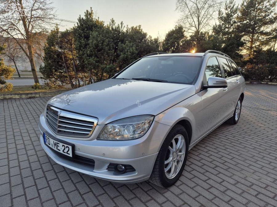 Grey Mercedes-Benz C 200 2009 in Mazeikiai, with an engine capacity of 2.20 L and mileage of 289 thousand km for 3950 €, photo 1 on AUTOMOTO.COM.LV