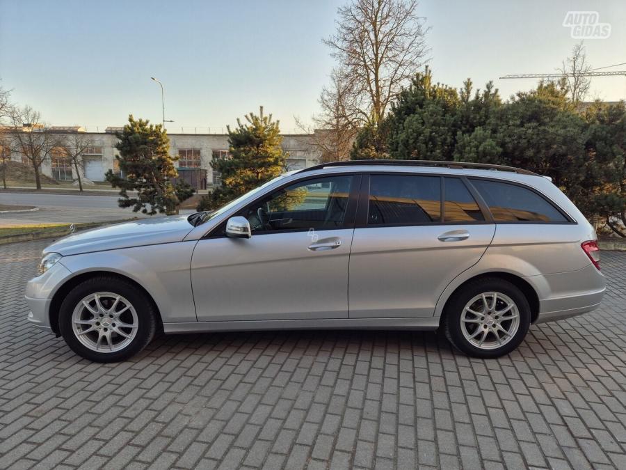 Grey Mercedes-Benz C 200 2009 in Mazeikiai, with an engine capacity of 2.20 L and mileage of 289 thousand km for 3950 €, photo 3 on AUTOMOTO.COM.LV