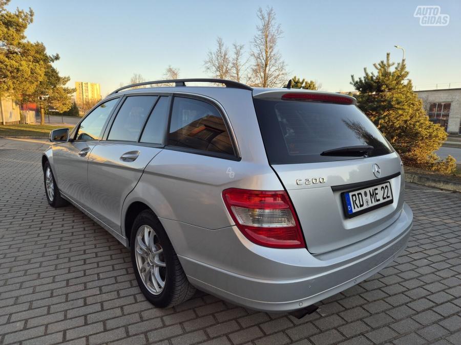 Grey Mercedes-Benz C 200 2009 in Mazeikiai, with an engine capacity of 2.20 L and mileage of 289 thousand km for 3950 €, photo 4 on AUTOMOTO.COM.LV