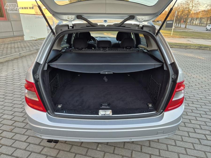 Grey Mercedes-Benz C 200 2009 in Mazeikiai, with an engine capacity of 2.20 L and mileage of 289 thousand km for 3950 €, photo 14 on AUTOMOTO.COM.LV