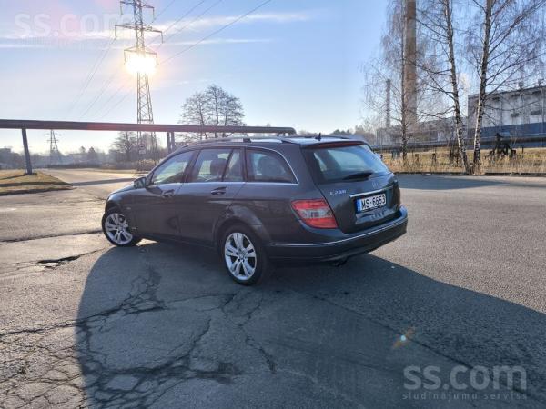 Pelēks Mercedes-Benz C 200 2009 Rīga, ar dzinēja tilpumu 2.20 L un nobraukumu 259 tūkst. km par 2550 €, foto 5 vietnē AUTOMOTO.COM.LV