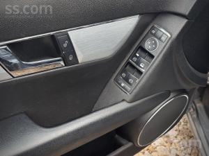 Pelēks Mercedes-Benz C 200 2009 Rīga, ar dzinēja tilpumu 2.20 L un nobraukumu 216 tūkst. km par 4990 €, foto 23 vietnē AUTOMOTO.COM.LV
