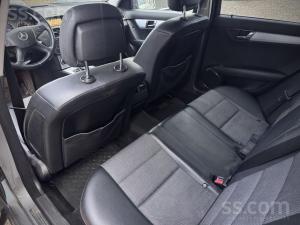 Pelēks Mercedes-Benz C 200 2009 Rīga, ar dzinēja tilpumu 2.20 L un nobraukumu 216 tūkst. km par 4990 €, foto 26 vietnē AUTOMOTO.COM.LV