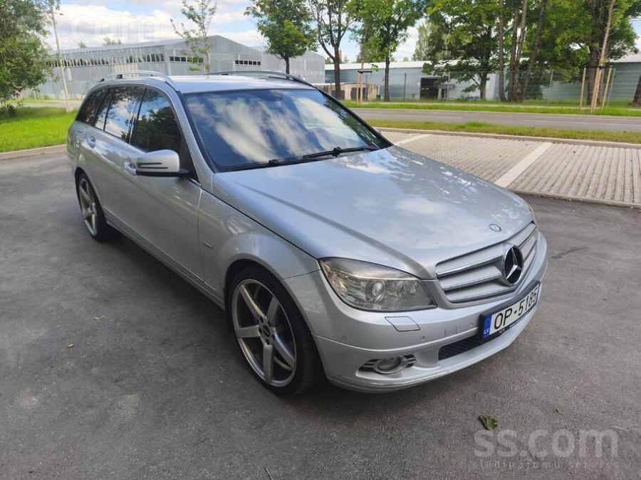 Grey Mercedes-Benz C 200 2009 in Cesis, with an engine capacity of 2.20 L and mileage of 413 thousand km for 3790 €, photo 1 on AUTOMOTO.COM.LV