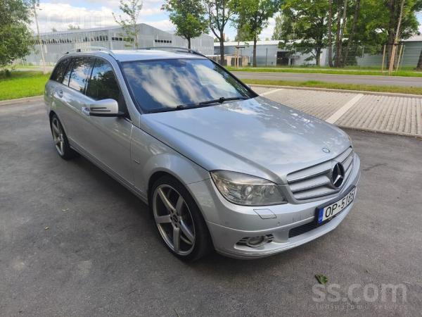 Pelēks Mercedes-Benz C 200 2009 Cēsis, ar dzinēja tilpumu 2.20 L un nobraukumu 413 tūkst. km par 3790 €, foto 1 vietnē AUTOMOTO.COM.LV
