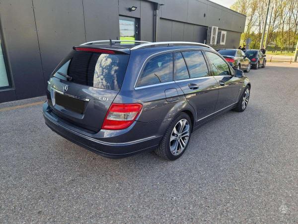 Pelēks Mercedes-Benz C 200 2009 Kauņa, ar dzinēja tilpumu 2.15 L un nobraukumu 254 tūkst. km par 4200 €, foto 2 vietnē AUTOMOTO.COM.LV