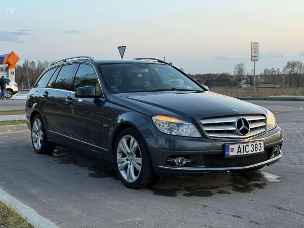 Pelēks Mercedes-Benz C 200 2009 Viļņa, ar dzinēja tilpumu 2.15 L un nobraukumu 298 tūkst. km par 5700 €, foto 2 vietnē AUTOMOTO.COM.LV