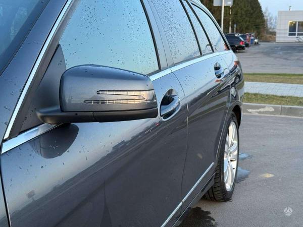 Pelēks Mercedes-Benz C 200 2009 Viļņa, ar dzinēja tilpumu 2.15 L un nobraukumu 298 tūkst. km par 5700 €, foto 10 vietnē AUTOMOTO.COM.LV