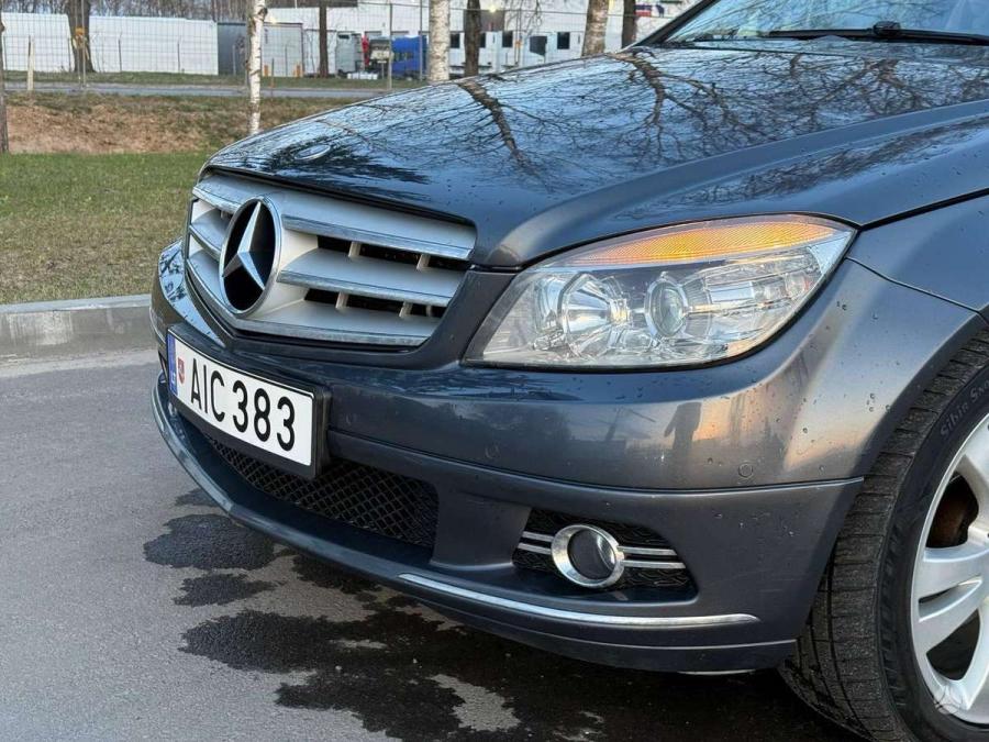 Серый Мерседес Ц 200 2009 в Вильнюс, объемом двигателя 2.15 л и пробегом 298 тыс. км за 5700 €, фото 12 на AUTOMOTO.COM.LV