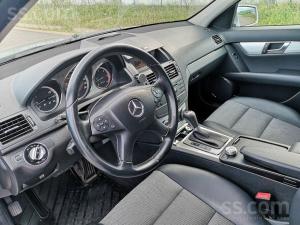 Pelēks Mercedes-Benz C 200 2009 Rīga, ar dzinēja tilpumu 2.20 L un nobraukumu 411 tūkst. km par 4500 €, foto 6 vietnē AUTOMOTO.COM.LV