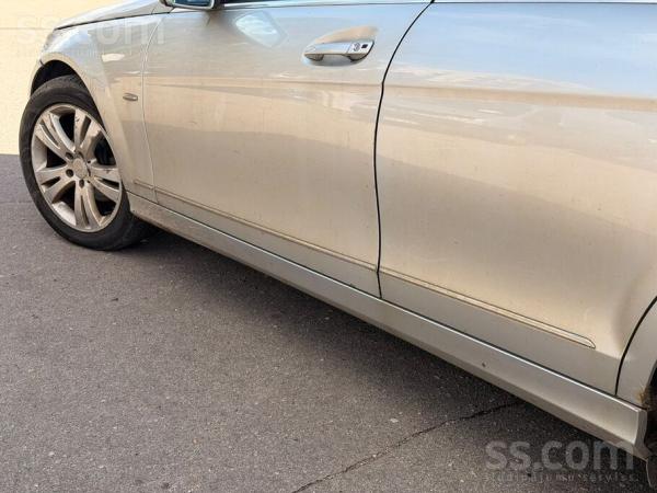 Pelēks Mercedes-Benz C 200 2009 Rīga, ar dzinēja tilpumu 2.20 L un nobraukumu 357 tūkst. km par 1450 €, foto 10 vietnē AUTOMOTO.COM.LV