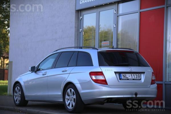 Серый Мерседес Ц 200 2009 в Рига, объемом двигателя 2.20 л и пробегом 335 тыс. км за 4795 €, фото 6 на AUTOMOTO.COM.LV