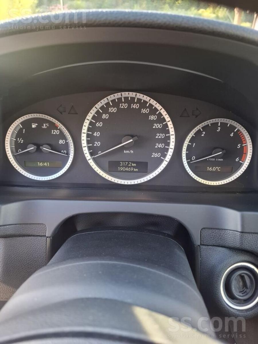 Pelēks Mercedes-Benz C 200 2009 Bauska, ar dzinēja tilpumu 2.20 L un nobraukumu 191 tūkst. km par 3400 €, foto 9 vietnē AUTOMOTO.COM.LV